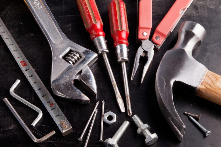 With These 10 Powerful Powerless Tools it's Possible to Survive an EMP ...